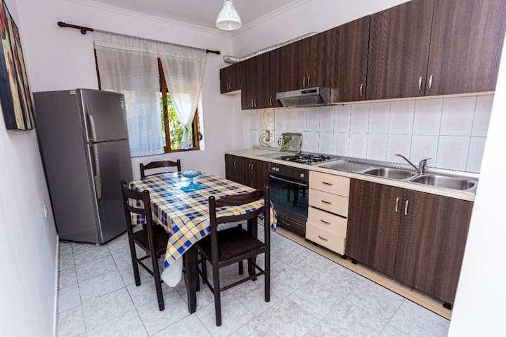 Sunny Apartment Near Old Town Vlora - Vlorë