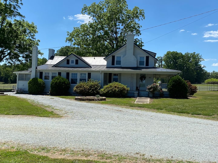 Historic Barton’s Mill Farmhouse - Hyco Lake, NC