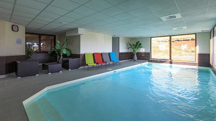 Super-besse Appart 2 Chambres 6 Pers Avec Piscine. - Picherande
