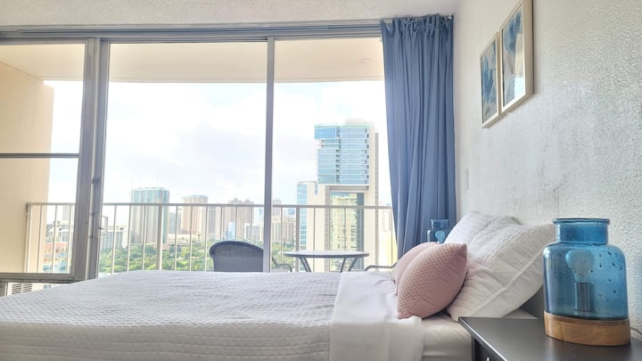 Waikiki Condo With Beautiful Views - Honolulu