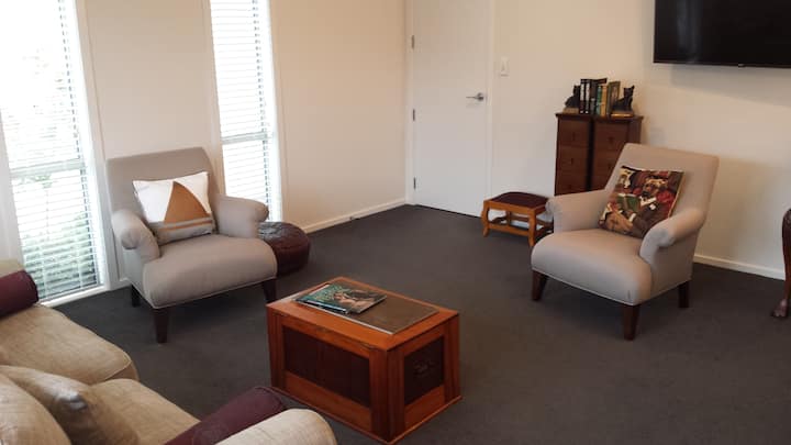 Napier Seclusion: Own Lounge, Amenities: Near New - Clive
