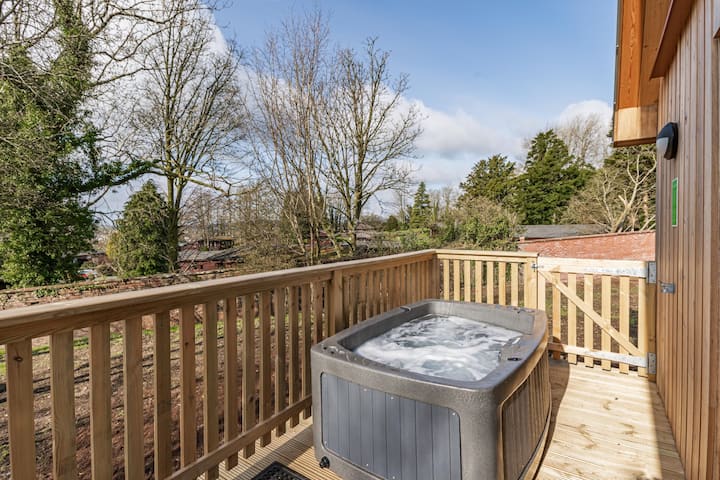 Kestrel Lodge 2 With Hot Tub, Sleeping 2 - Newton Stewart