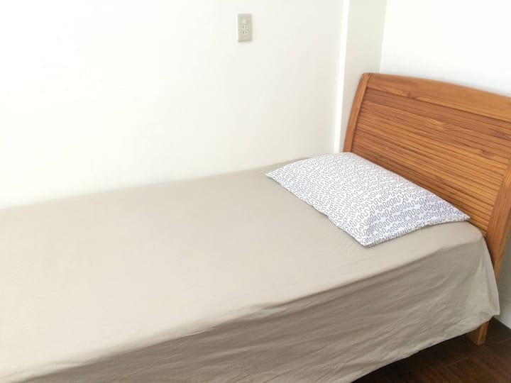 One Single Bed Shared Bath In 2br Family Flat - Xinyi District