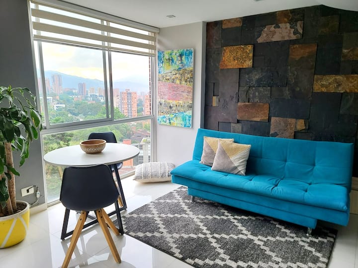 El Poblado, Loma Del Tesoro, Apartaestudio Grande - Medellín