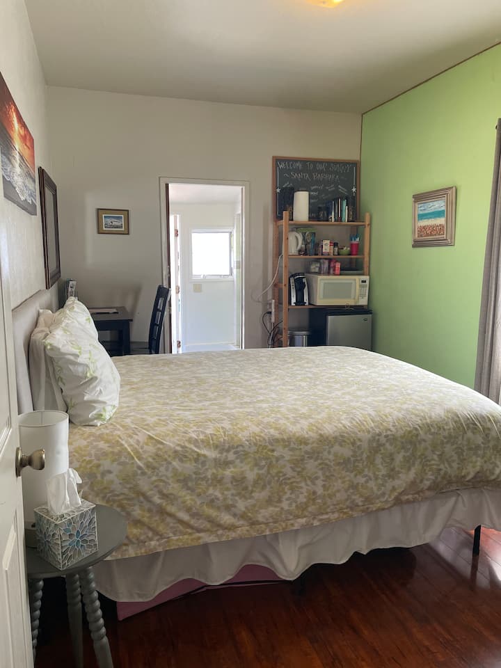 Sunny Private Room/bath In Charming Cottage - サンタ・バーバラ, CA