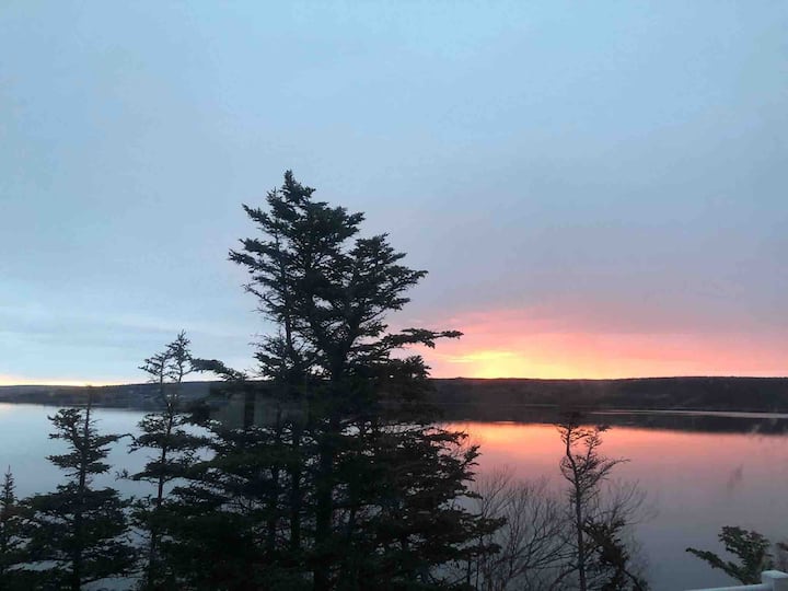 Ocean Front Sunrise/sunset
Fishing/kayaking/hiking - Clarenville
