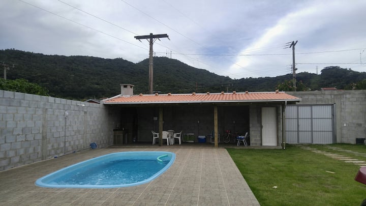 Alugo Casa Com Piscina Para Temporada - Imbituba