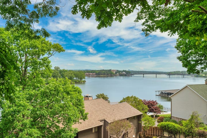 Fabulous Lake Condo@ Southshore! Modern! Views! - Lake Hamilton, AR
