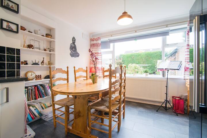 Comfy Room Near Manchester Airport - Cheadle