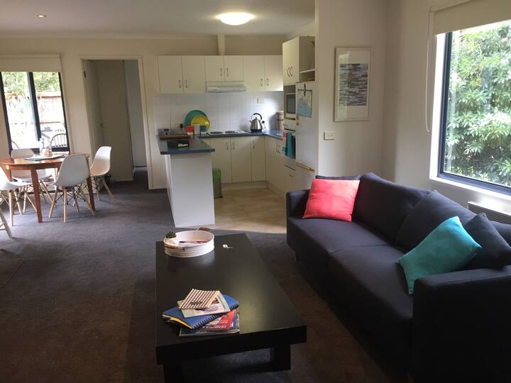 Compact 2 Bedroom Cedar Cabin - Phillip Island