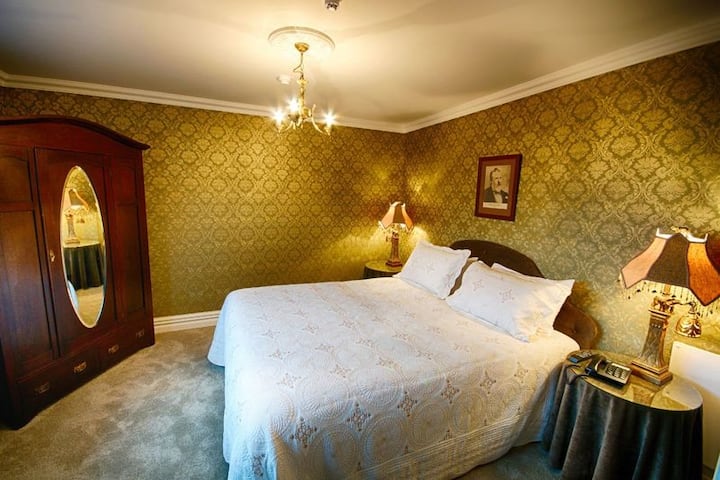 Twin Hotel Room - Kumara