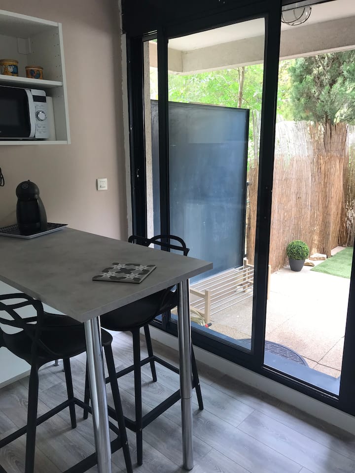 Studio Cosy Avec Terrasse Au Calme-couple Ou Solo - Montpellier