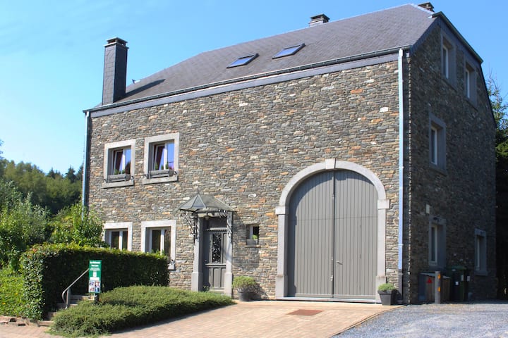 Les Moineaux, Vakantiewoning In  Ardense Stijl ! - Bouillon