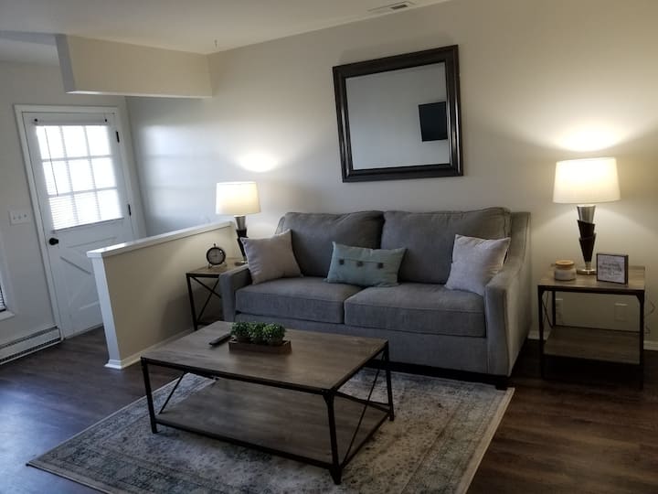 Entire Home! Clean Charming Tastefully Decorated! - Lima, OH