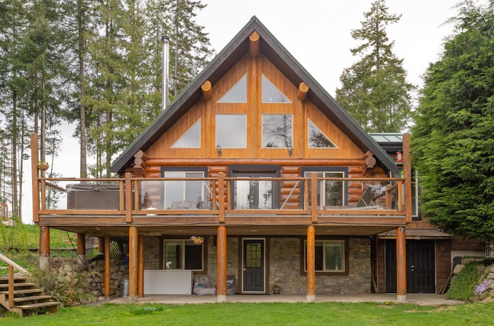 🇨🇦  Suite In Custom Built Log Home 🇨🇦 - Nanaimo