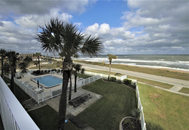 Wonderful Beach Condo With Pool - Ormond Beach, FL