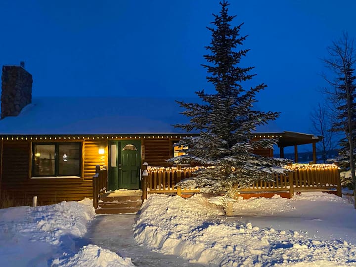 Cozy Two Bedroom Cabin  Mountain Getaway! - Fairplay, CO