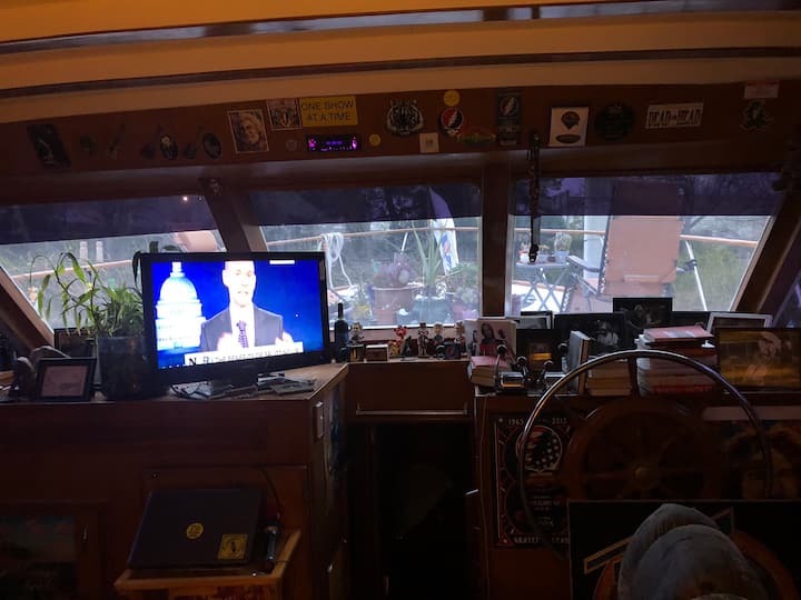 Awesome Homey Stay On The Water - Pittsburg, CA