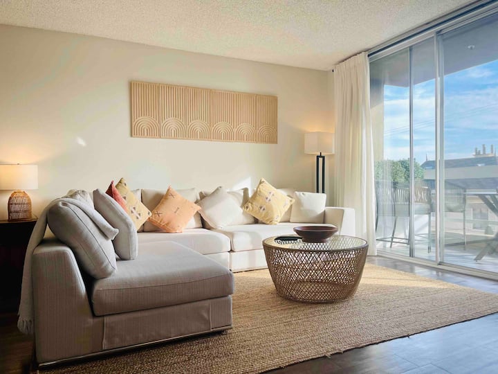 Gorgeous 1 Bedroom - Rooftop Pool W/ 360 Views - Beverly Hills, CA
