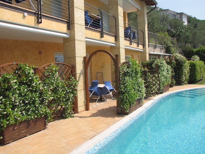 Monolocale Con Terrazzo Lato Lago E Piscina - Malcesine