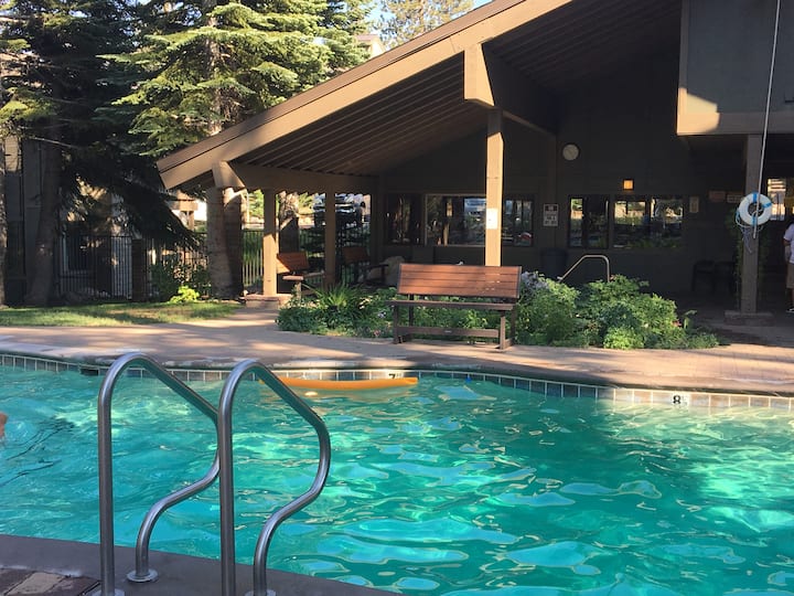 Nature View Fairy-tale Corner Unit By The Village - Mammoth Lakes