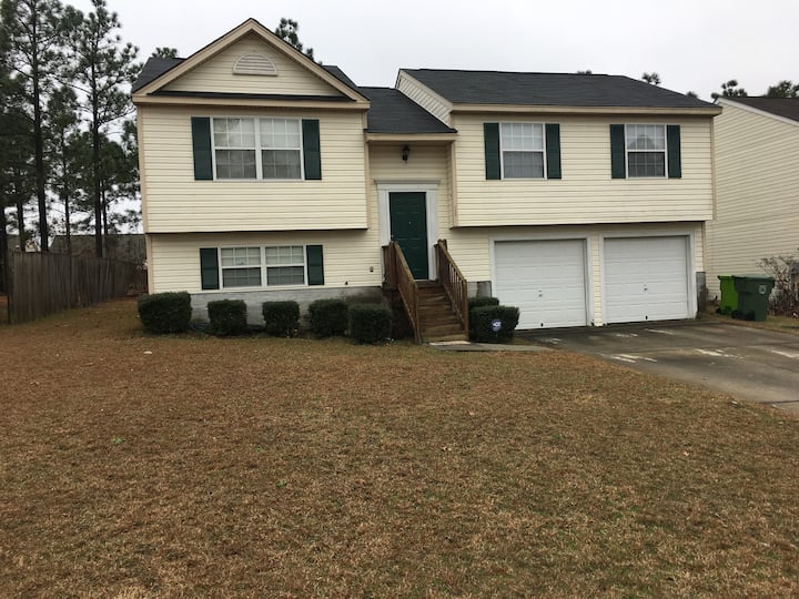 Clean & Spacious 3 Bedroom Home Near Fort Jackson - Elgin, SC