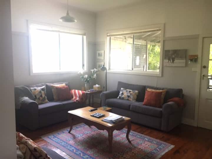 Calming, Charming Home And Garden - Newcastle