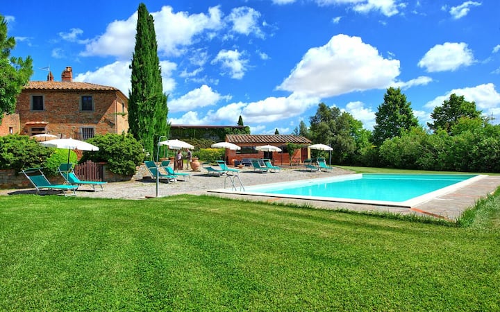 Villa La Morina | Farmhouse With Pool | 32 Pax - Cortona