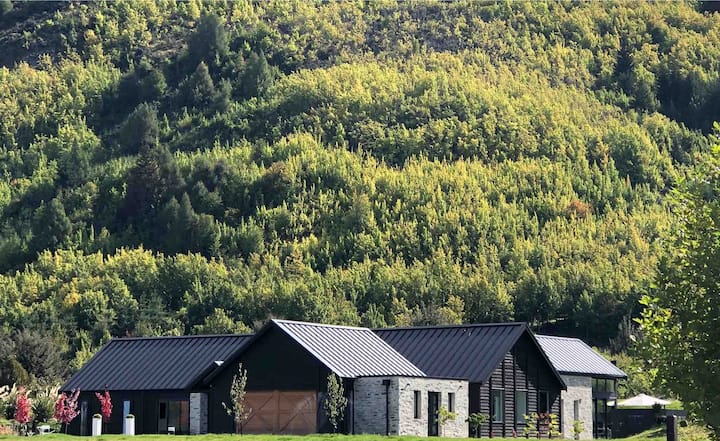 Big Arrowtown Central + Detached Boutique Cottage - Arrowtown