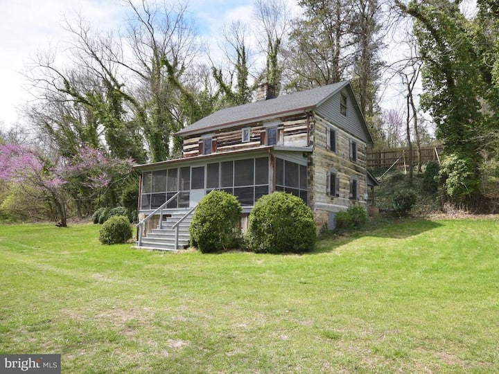 Riverfront Cabin! Fireplace, Farm, Kayaks & Trail - Luray, VA