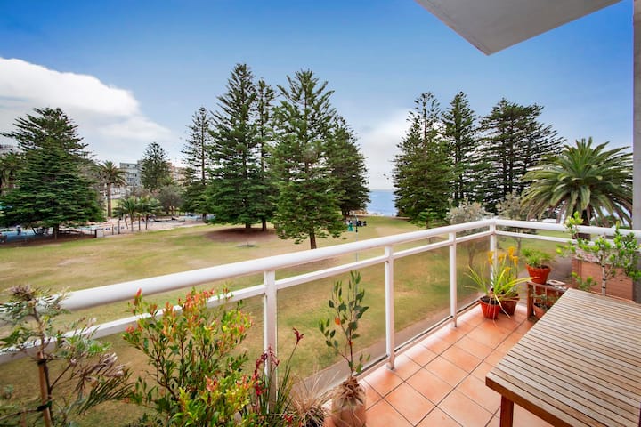 Bright 2 Bedroom Apartment On The Beach - Cronulla