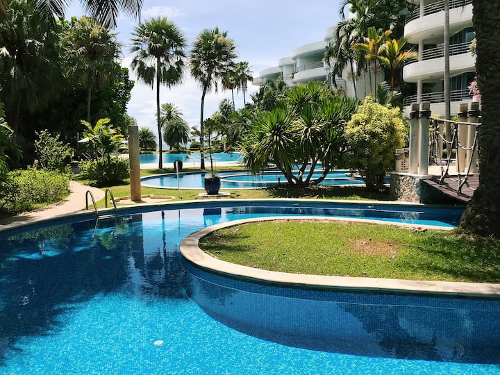 Hua Hin Condo With 200m Pool & Private Beach - Hua Hin District