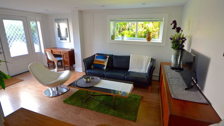Bright And Stylish Two Bedroom: I Heart East Van! - Vancouver
