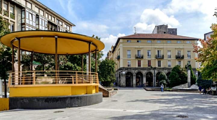 Coqueto Apartamento En La Pza.mayor De Torrelavega - Torrelavega