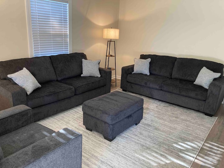 Ideal Location - New 3 Bedroom Home - Bloomington