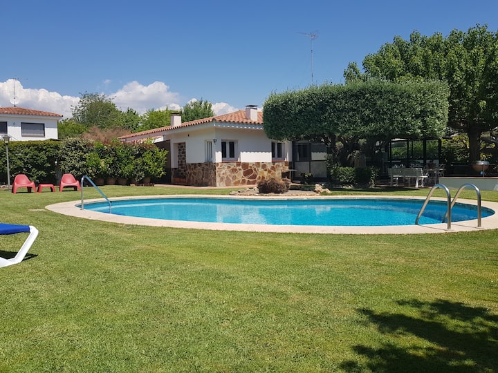 House With Lushful Garden And 5 Min. Walk To Beach - Mataró