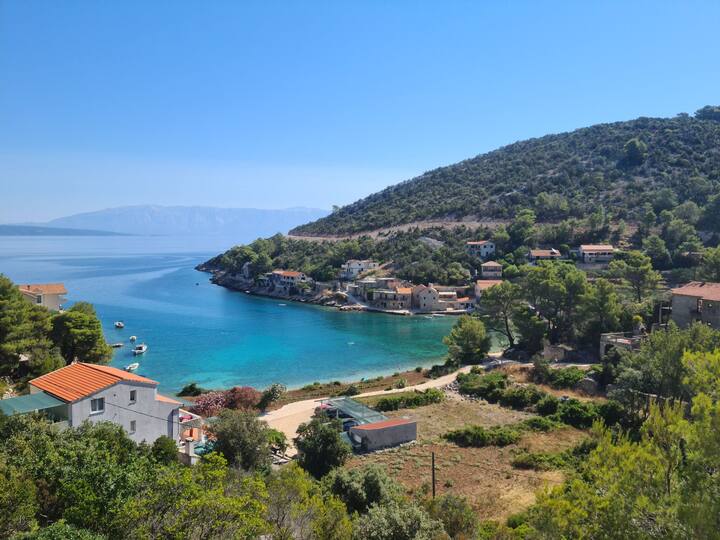More, Sunce I Chilanje Na Stijenama - Hvar