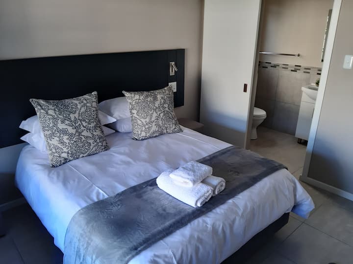 Karoo Living At Eldorado 13 - Oudtshoorn