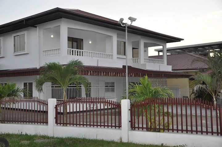 Luxe Appartementencomplex Met Zwembad - Suriname
