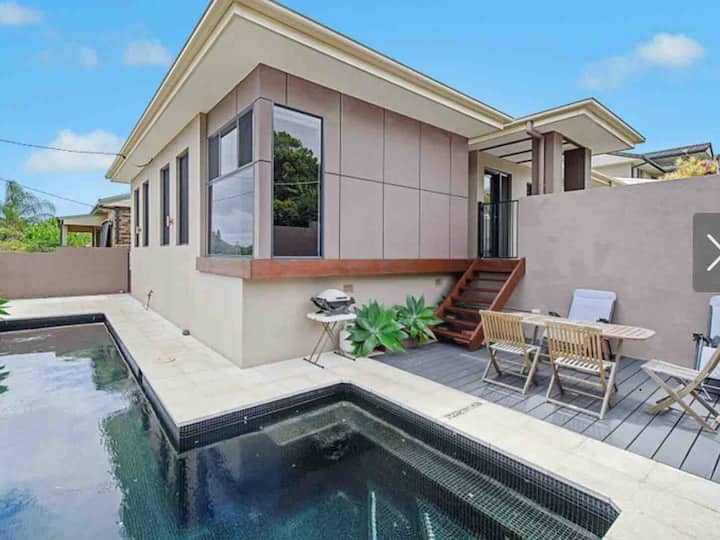 Flynn’s Beach Holiday House. - Port Macquarie