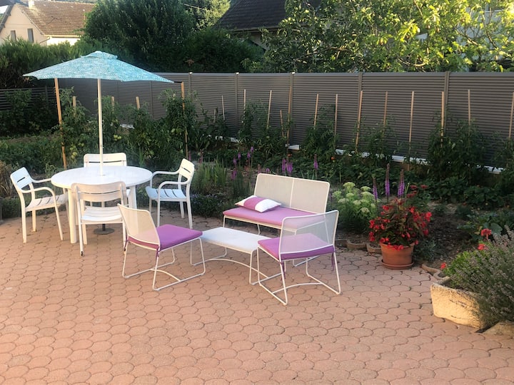 Appartement Sur Cour Et Jardin Au Sein De Maison - Annemasse