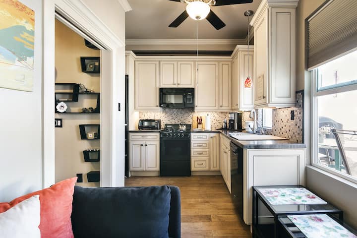 Centrally-located Long Beach Guesthouse - Carson