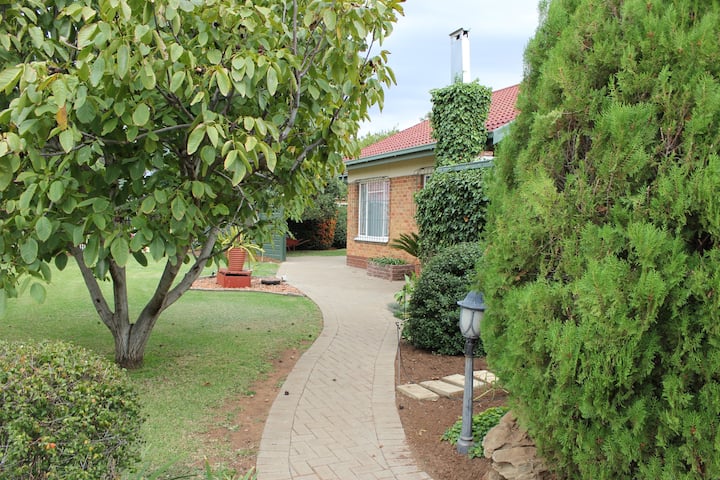 Rest@blake Self Catering Cottage - Bloemfontein