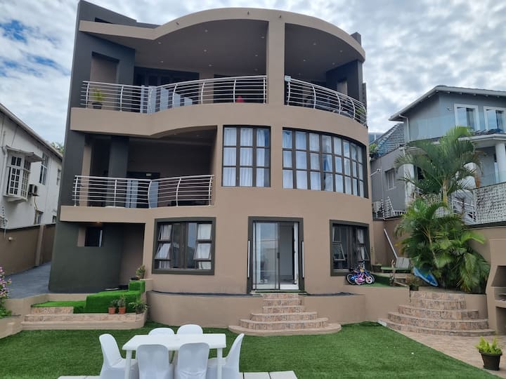Spacious Luxury 5 Bedrooms Apt Unit B With Views - Durban