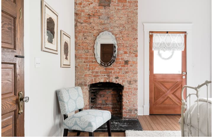 Private Suite + Your Dog! - Nashville, TN