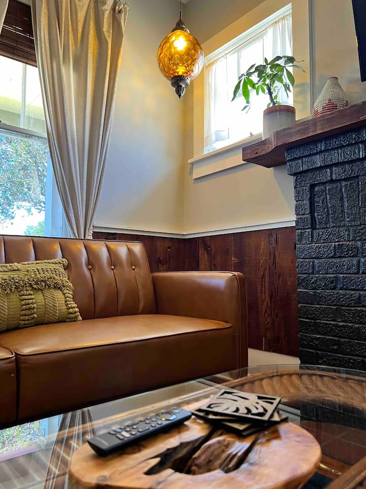 Downtown 1bdacadian Home Private Yard Dog Friendly - CAJUNDOME & Convention Center