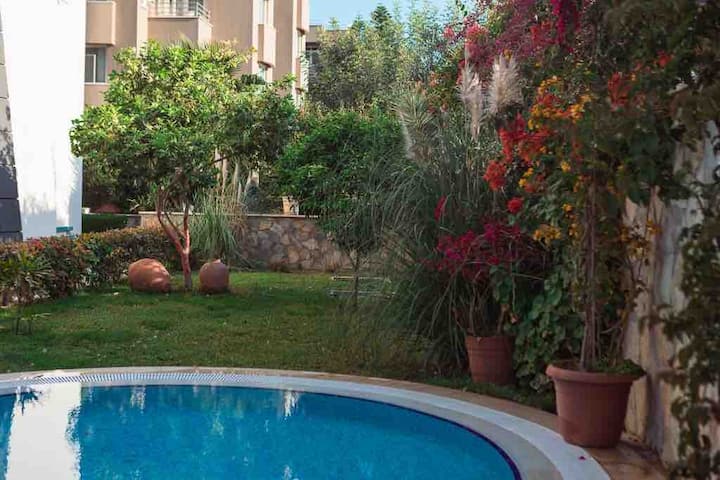 Прекрасные апартаменты с патио и двумя бассейнами - 凱梅爾