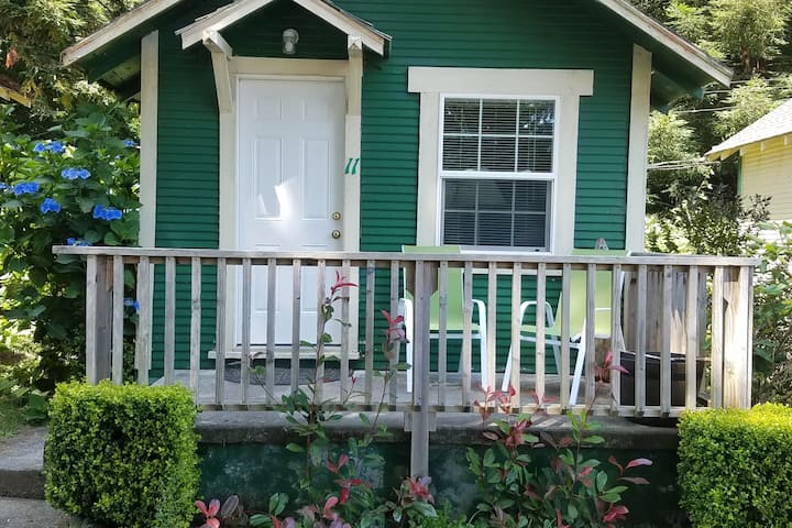 Woodland Villa Cabin 11 - Klamath, CA