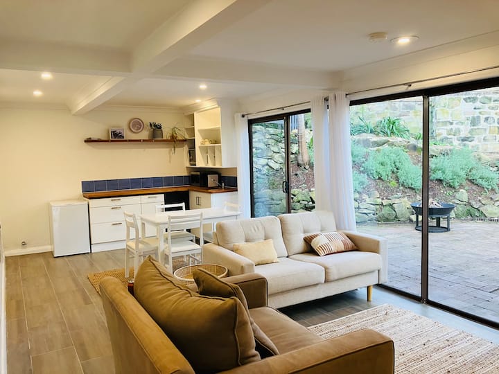 Palms Escape - Nestled Between Pittwater & Beach - Scotland Island