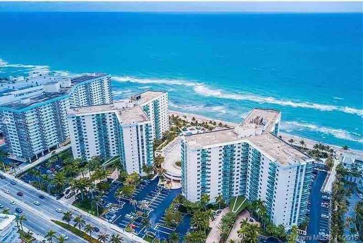 Ocean Front 1 Bedroom In Tropical Paradise - Aventura, FL